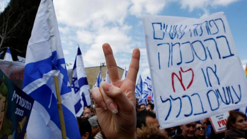 התנועה המסורתית העולמית הקפיאו את הליכי החקיקה של המהפכה המשפטית